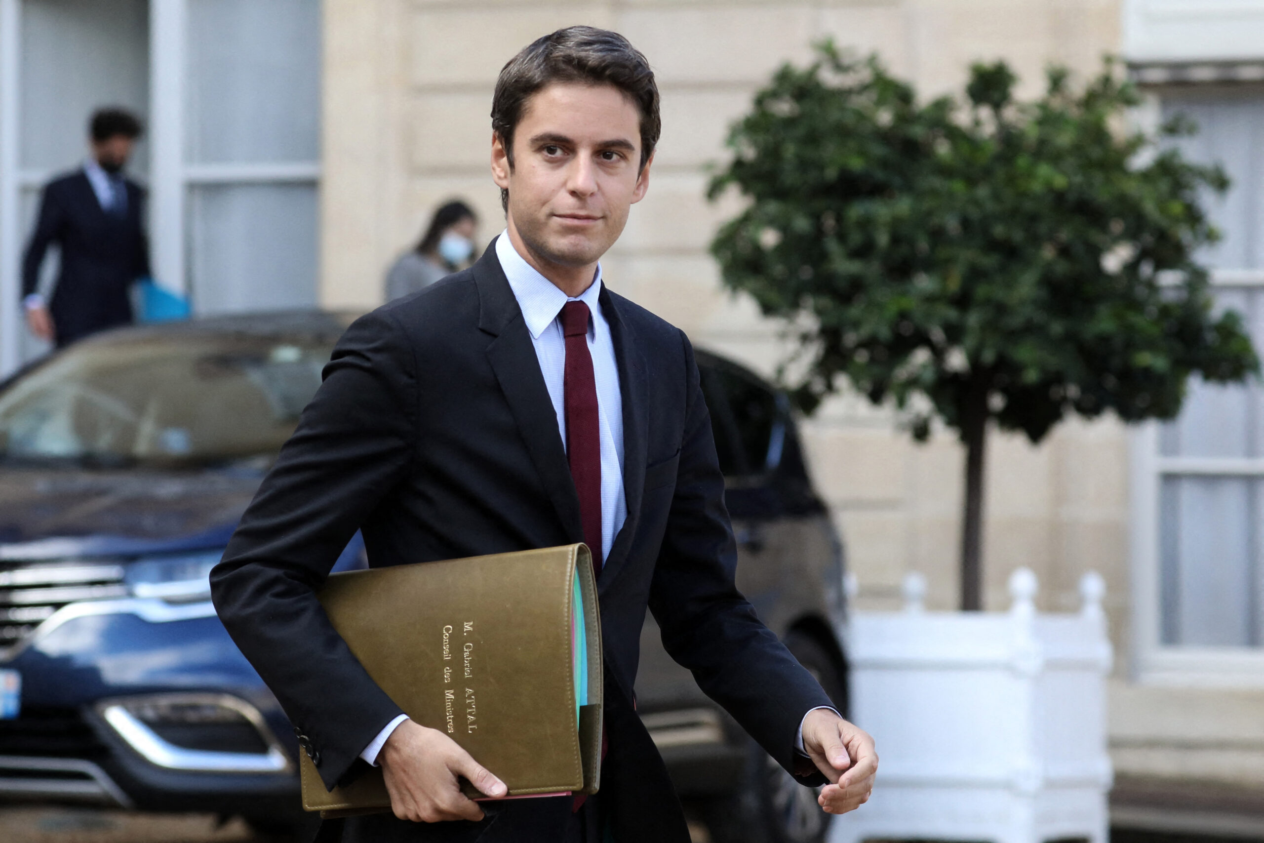 Gabriel Attal en couple : qui est son compagnon actuel ? - Enjoy Phoenix