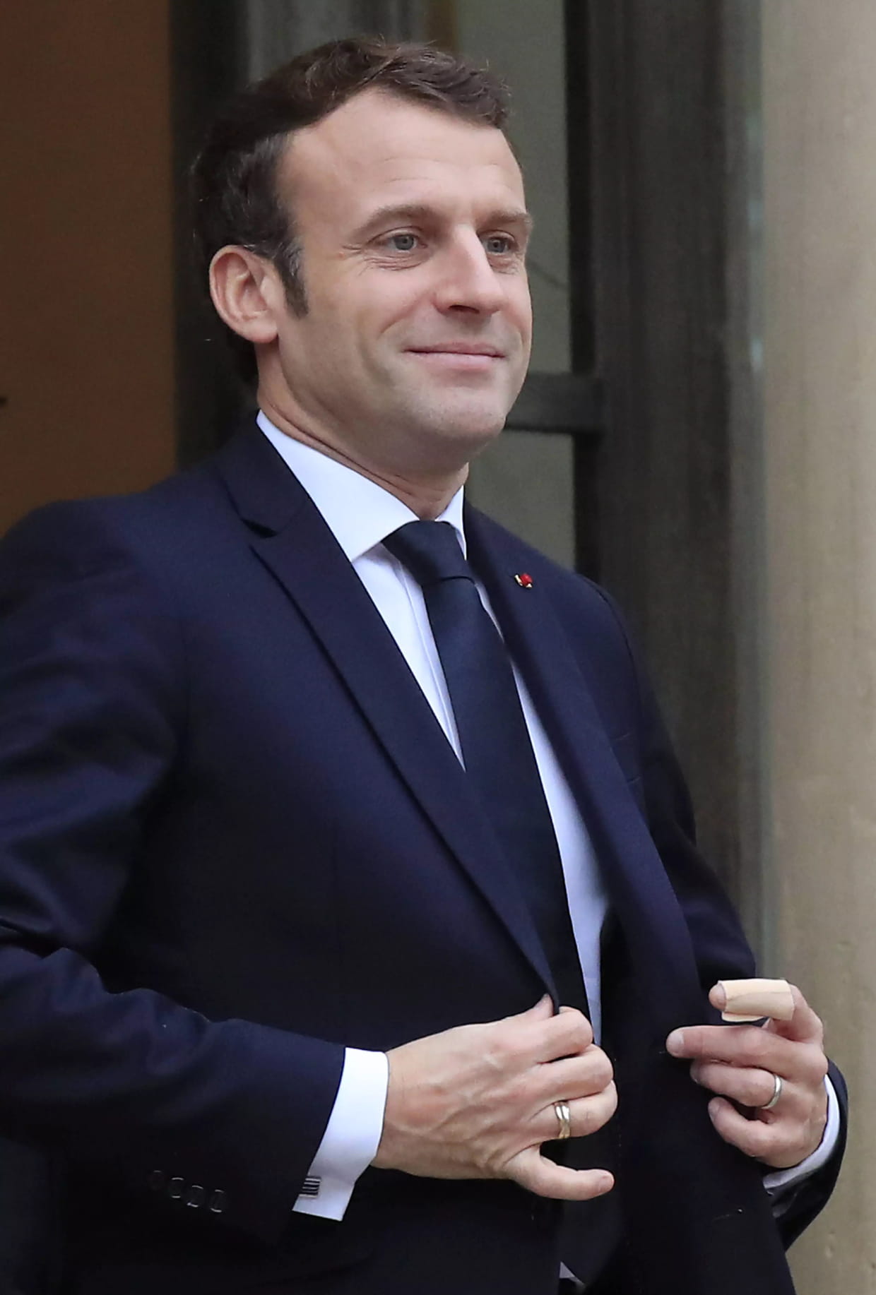 Macron porte-t-il une perruque ou s'agit-il d'une rumeur ? - Enjoy Phoenix